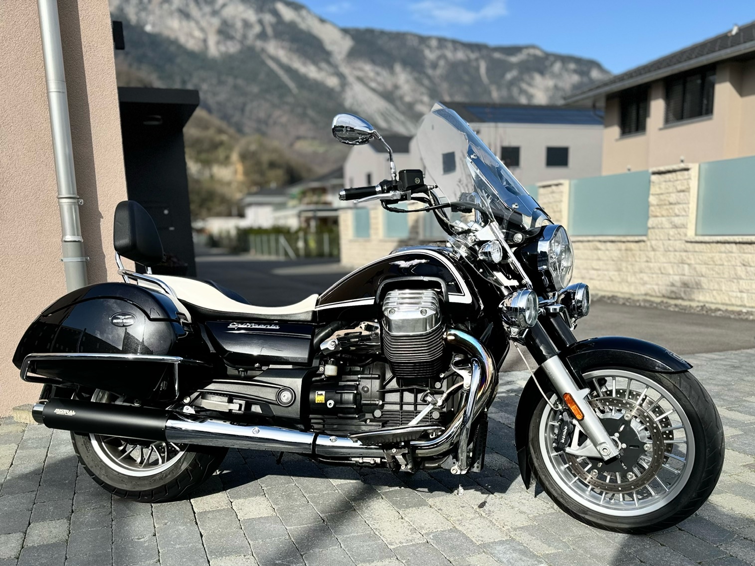 Moto Guzzi California 1400 Custom: The Ultimate Cruiser Experience